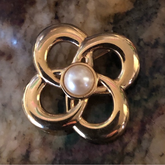 Monet | Jewelry | Vintage Monet Brooch Gold Tone Clover With Pearl 14 ...
